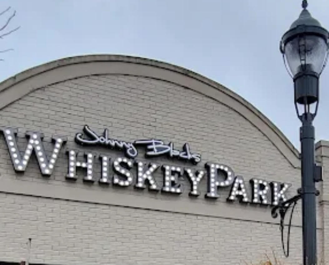 Johnny Blacks Whiskey Park - The Fox and the Fiddle